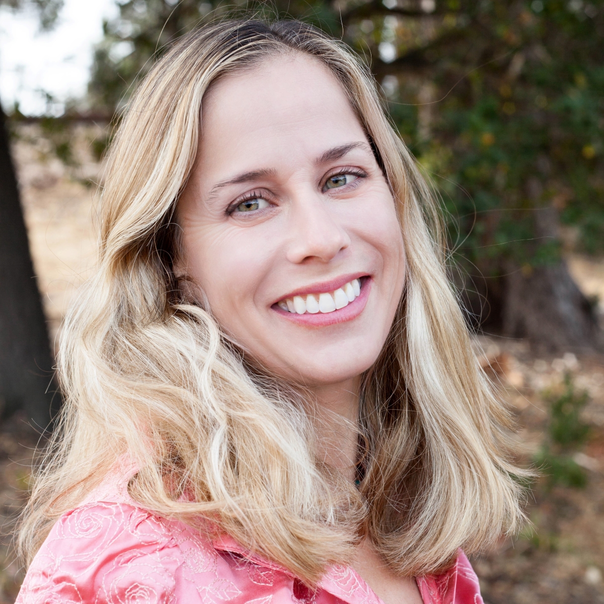 Karen_Poppy_-_Headshot_2 (1) – Litbreak Magazine
